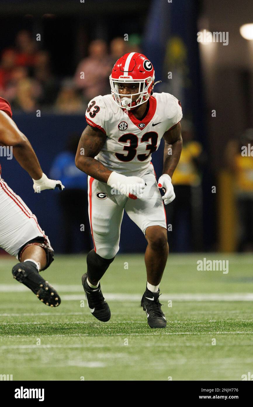 Georgia linebacker Robert Beal Jr. (33) runs around the edge during the ...