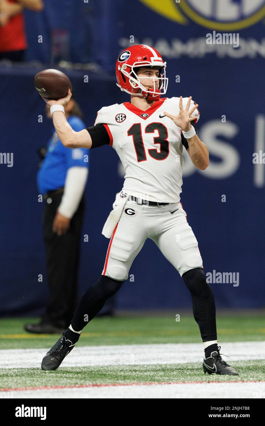 Georgia quarterback quarterback Stetson Bennett (13) throws the ball ...