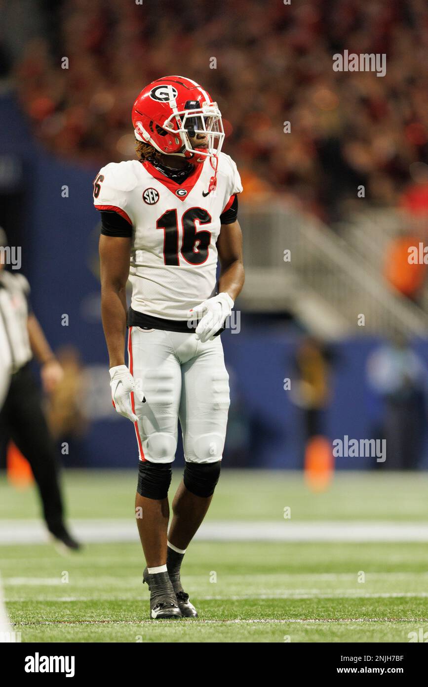 Georgia defensive back Lewis Cine (16) defends in coverage during the ...