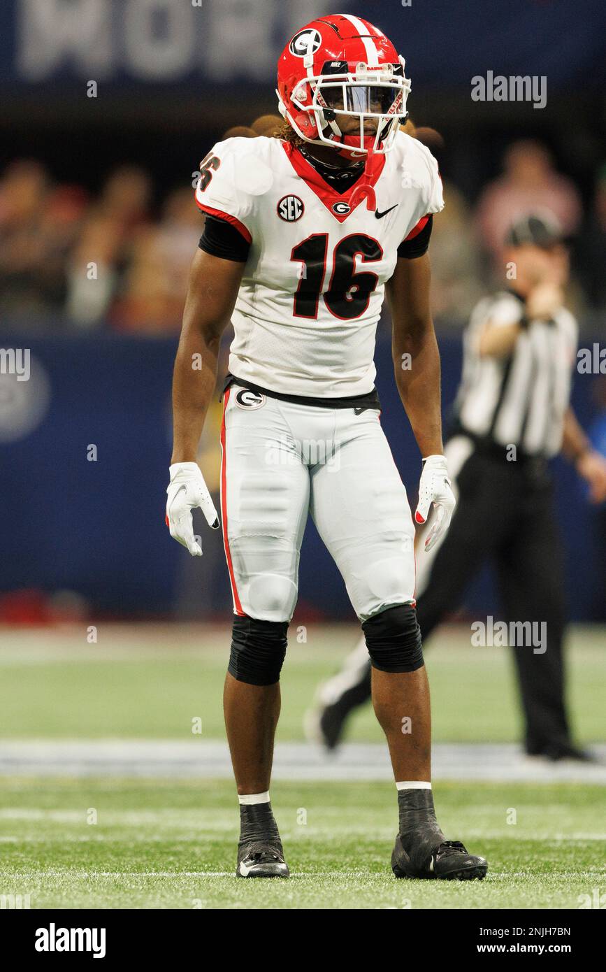 Georgia defensive back Lewis Cine (16) defends in coverage during the ...