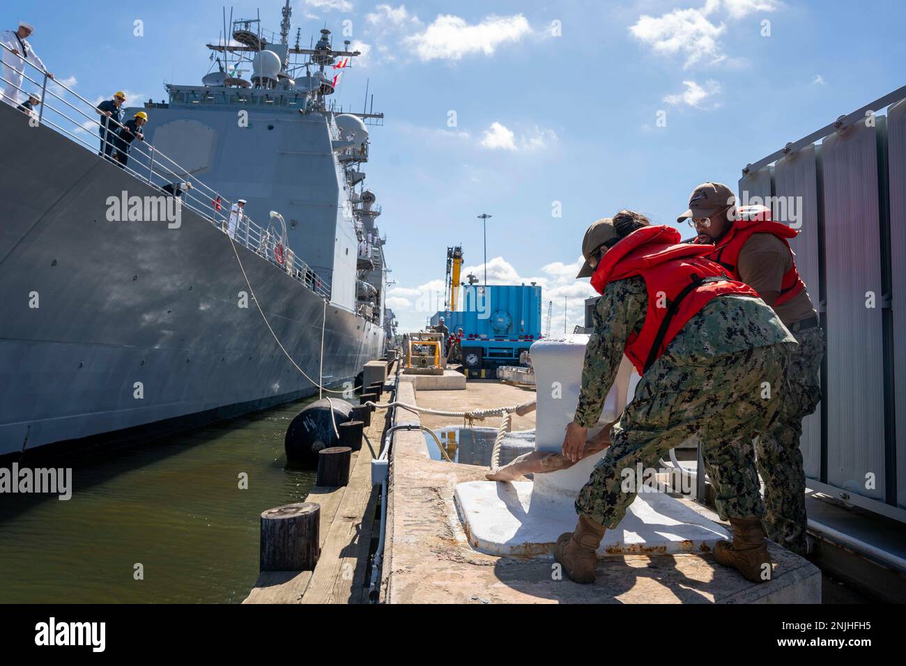 NORFOLK, Va. (Aug. 8, 2022) – Line handlers, assigned to the aircraft ...