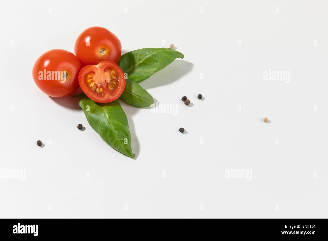 fresh basil and tomato Stock Photo - Alamy