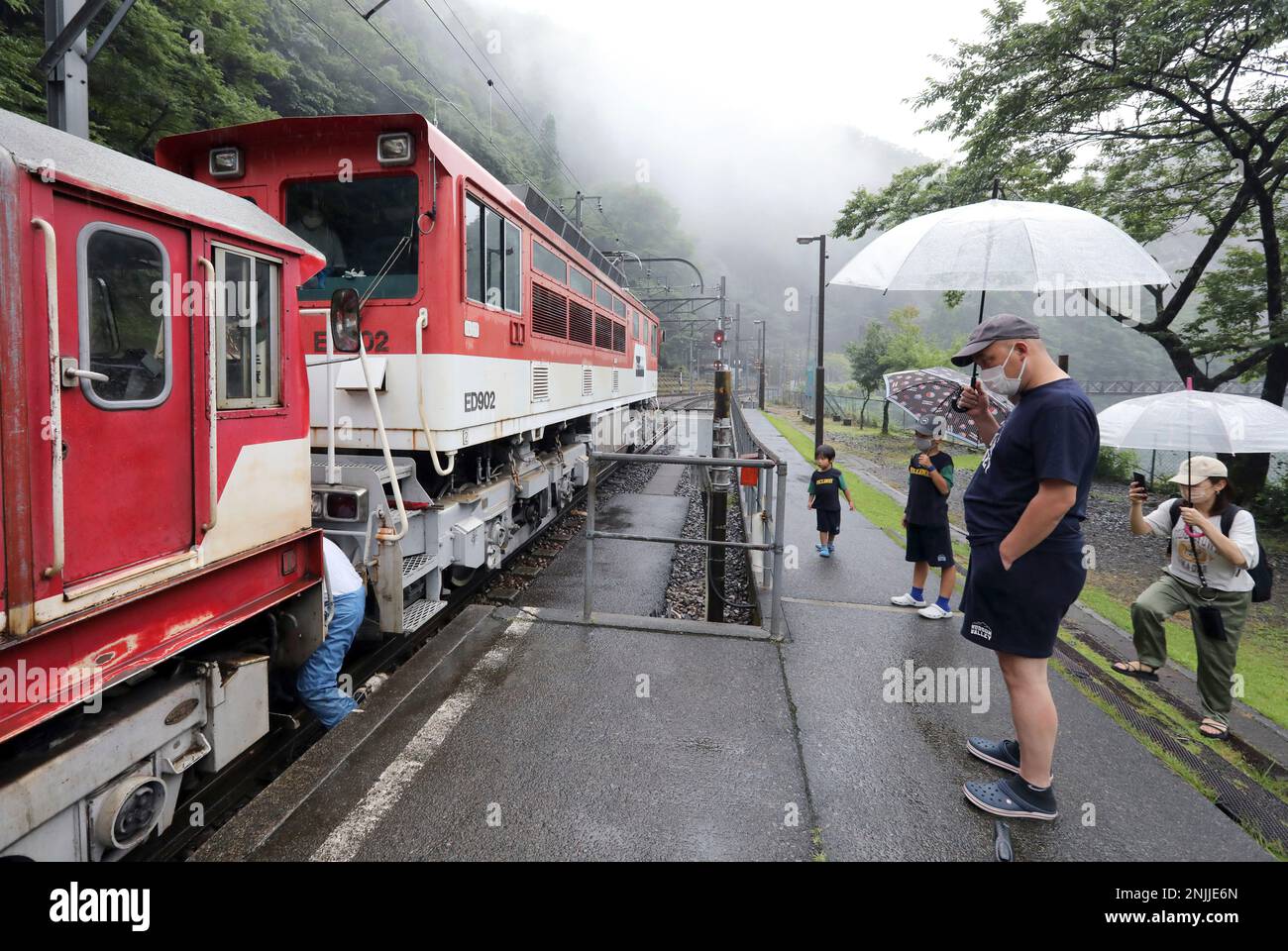The Oigawa Railway Ikawa Line is at Ichishito Station in Kawane-honcho ...