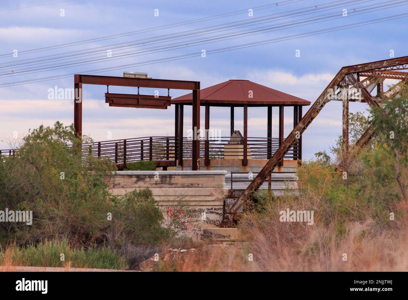 Pelicans in the Gila River at Gillespie Dam Stock Photo - Alamy