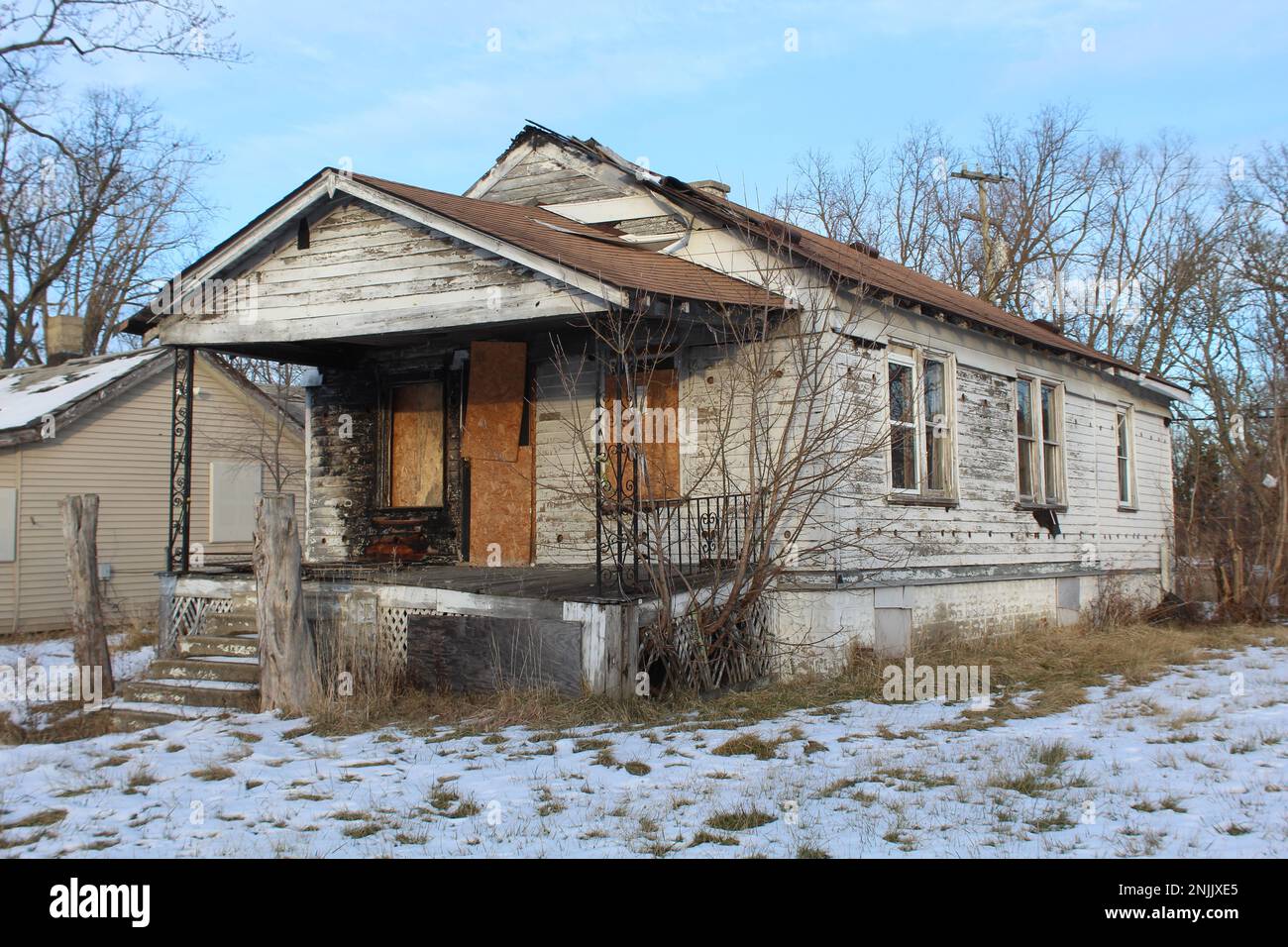 Abandoned Michigan cottage with peeling paint in Detroit's Brightmoor ...