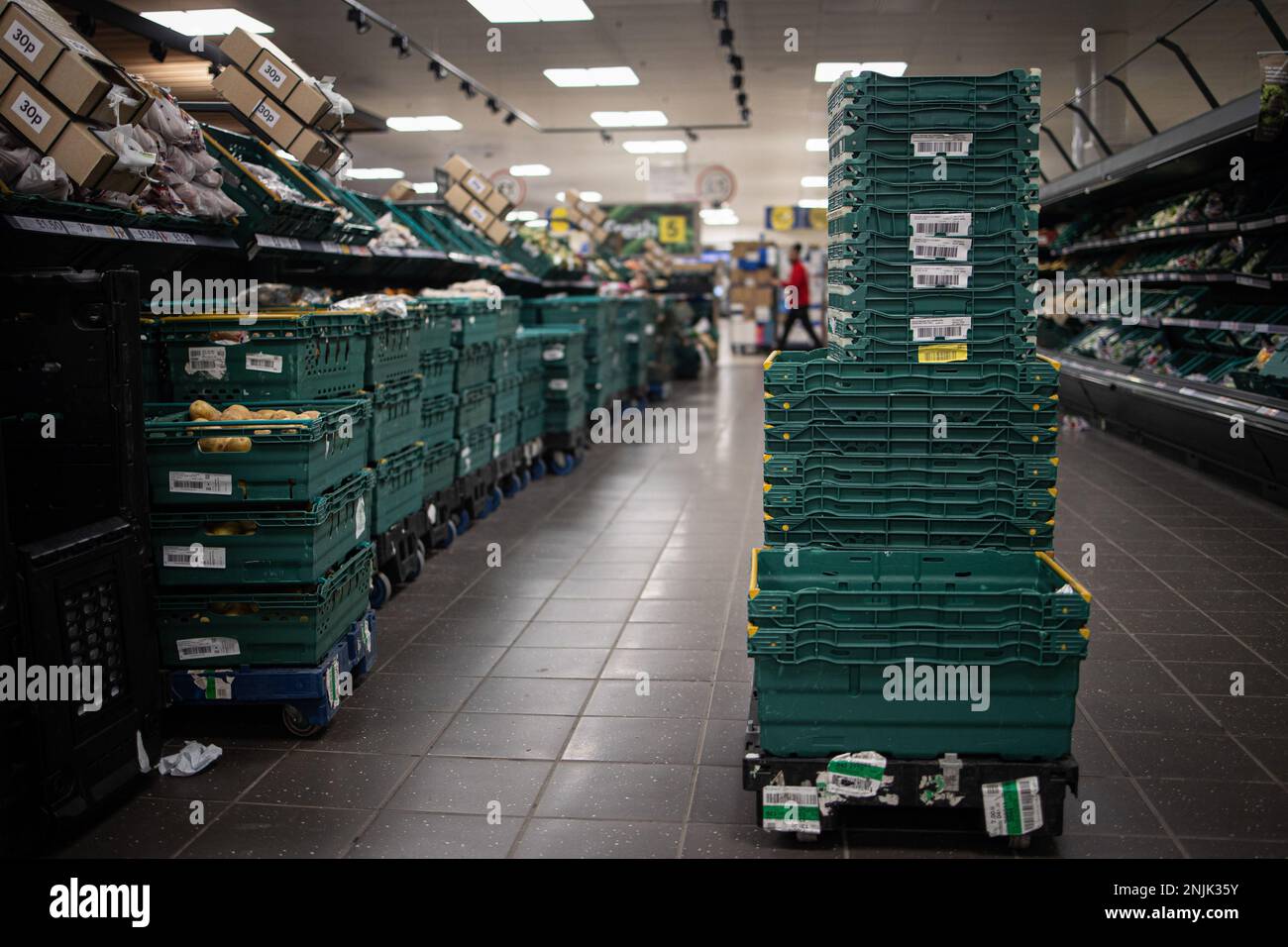 Tesco supermarket aisle 2023 hi-res stock photography and images - Alamy