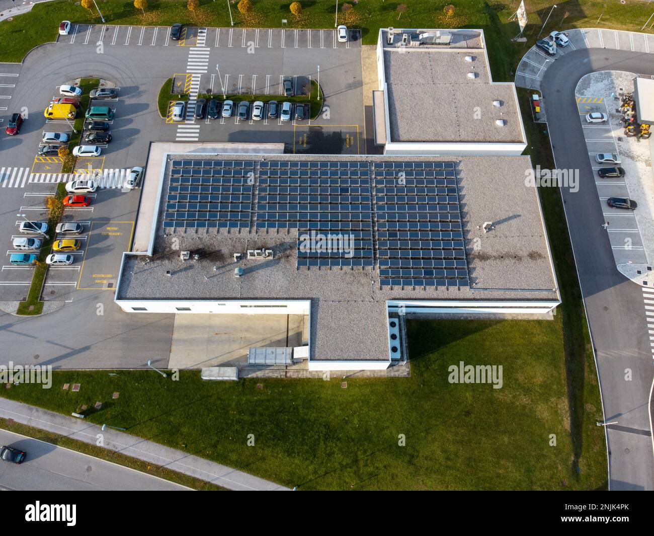 Solar panels on large store hi-res stock photography and images - Alamy