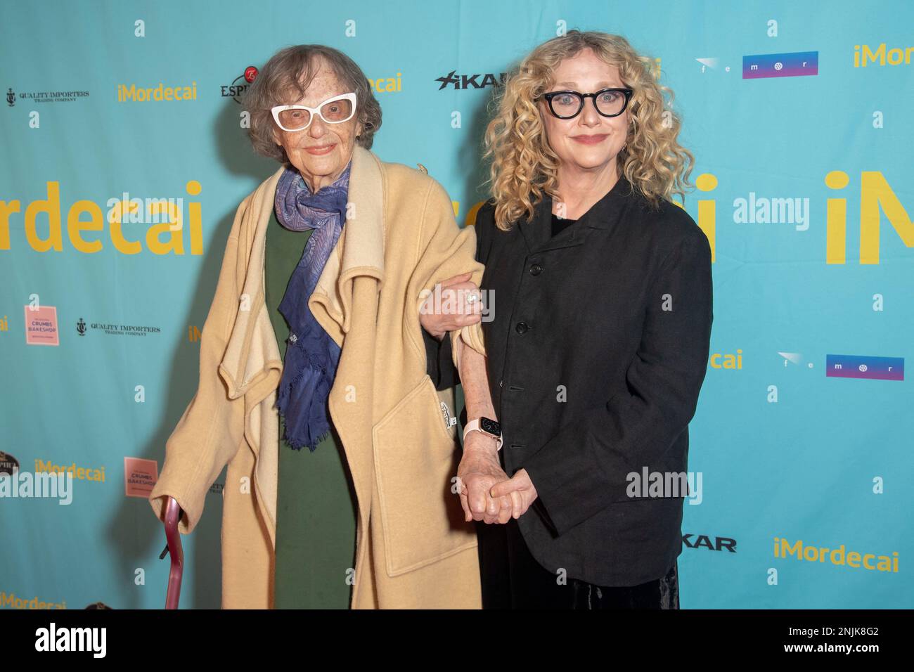 NEW YORK, NEW YORK - FEBRUARY 22: Joy Kane (L) and Carol Kane attend ...