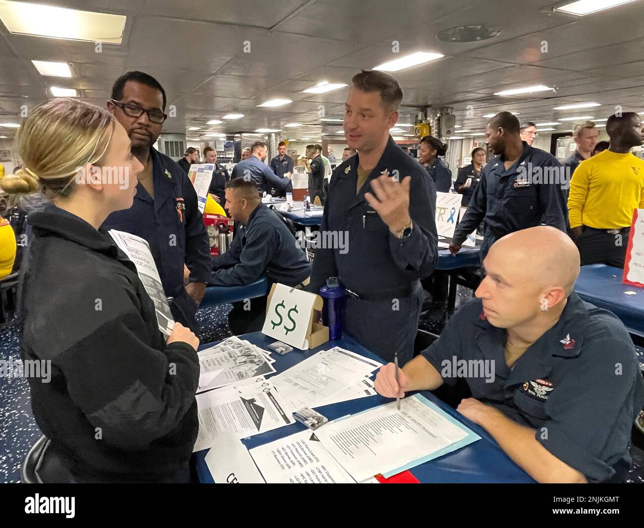 PACIFIC OCEAN (Aug. 8, 2022) Sailors from Wasp-class amphibious assault ...