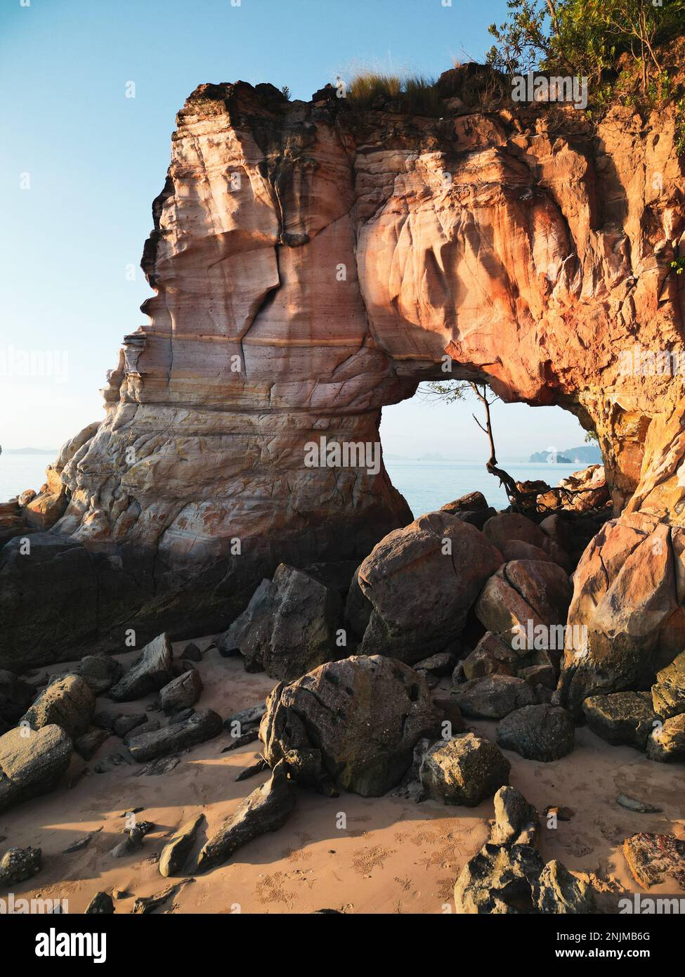 Orange cliff hi-res stock photography and images - Alamy