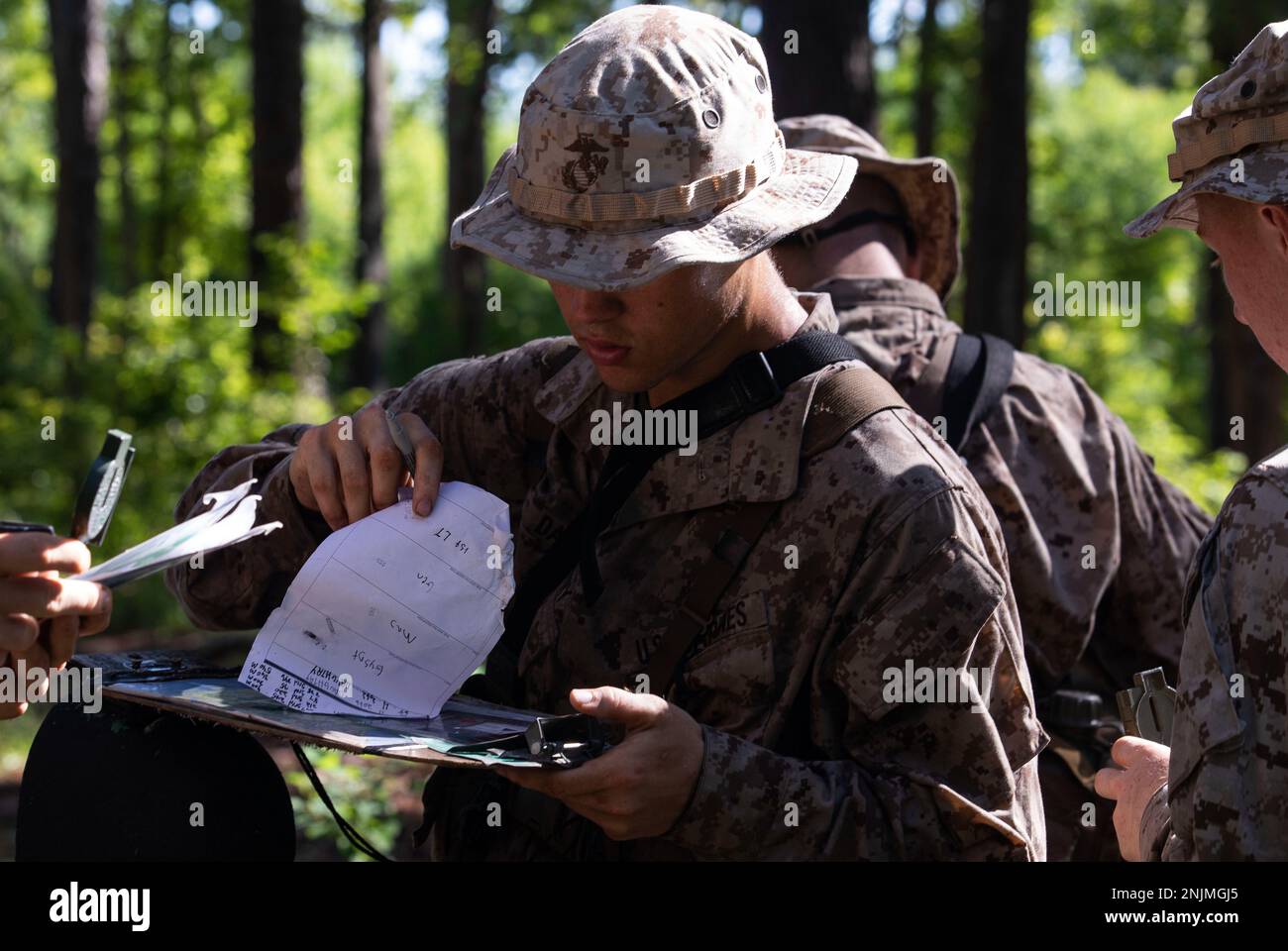 Recruits with Hotel Company, 2nd Recruit Training Battalion, perform ...