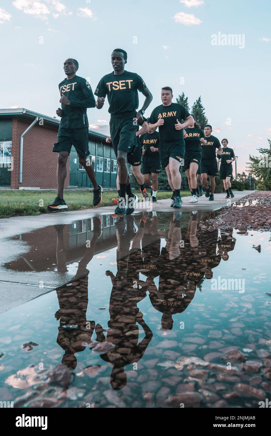 Soldier-athletes assigned to the World Class Athlete Program host a ...