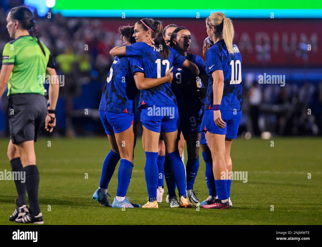 U s womens soccer hug hi-res stock photography and images - Alamy