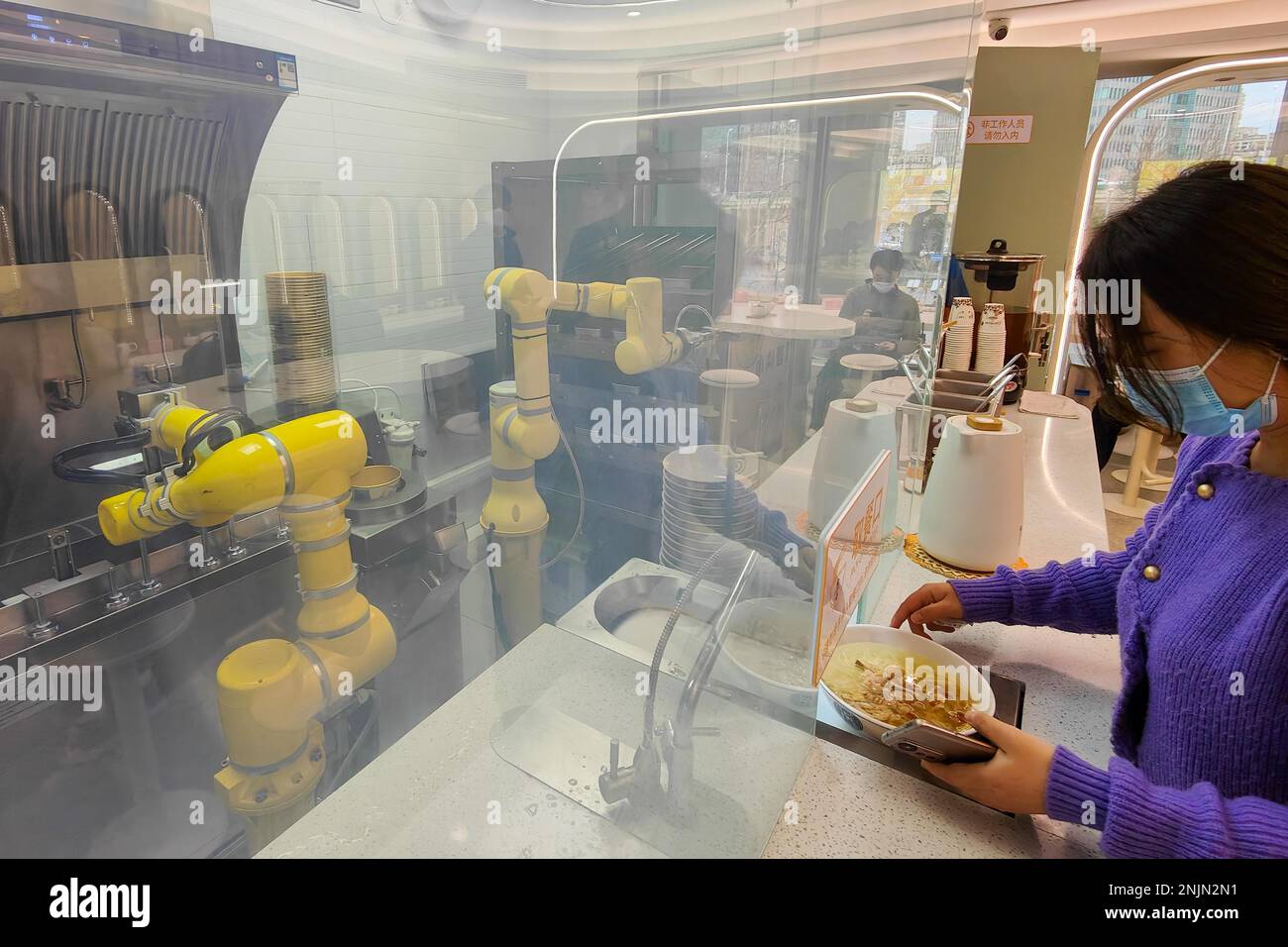 A noodle restaurant with a robot chef appears in Changning District ...