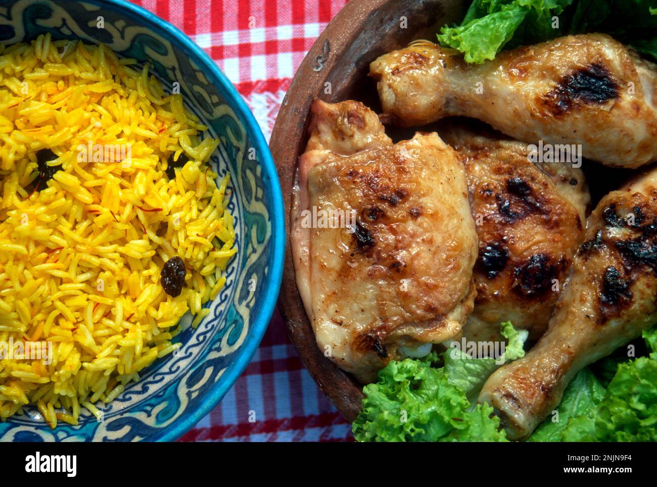Ferakh al-hara hot, chicken with saffron rice, Middle Eastern food ...