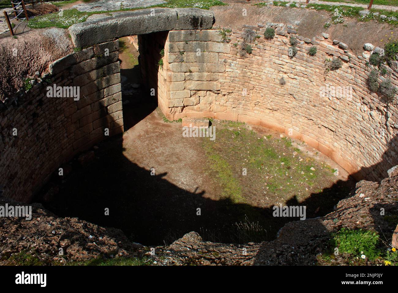 The Lion Tholos Tomb at Mycenae, Peloponnese Greece Stock Photo - Alamy