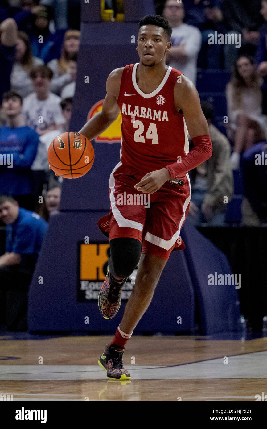 Alabama forward Brandon Miller (24) dribbles during an NCAA college ...