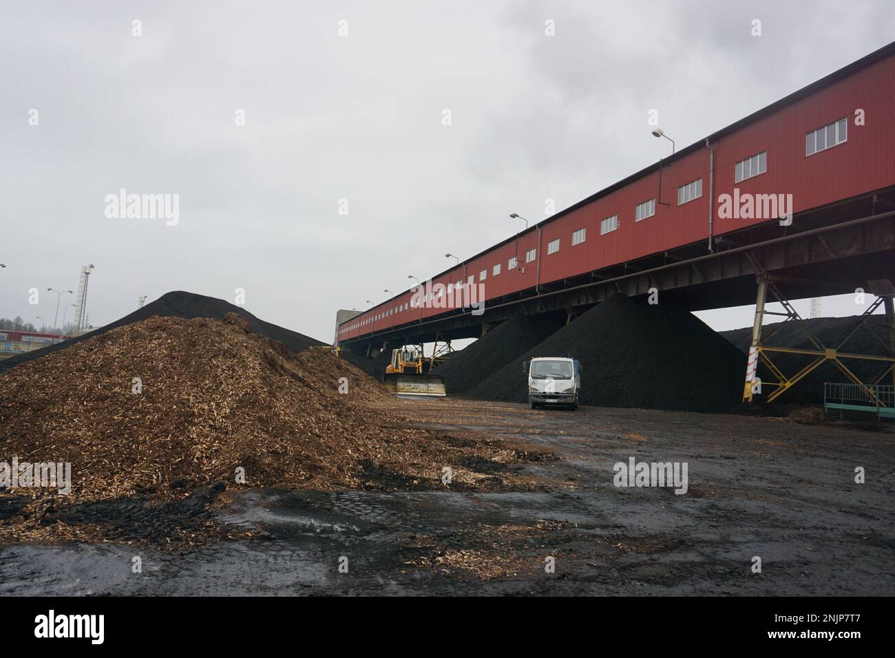 Coal warehouse hi-res stock photography and images - Alamy
