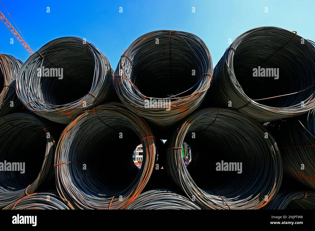 Steel rods or bars used to reinforce concrete Stock Photo - Alamy
