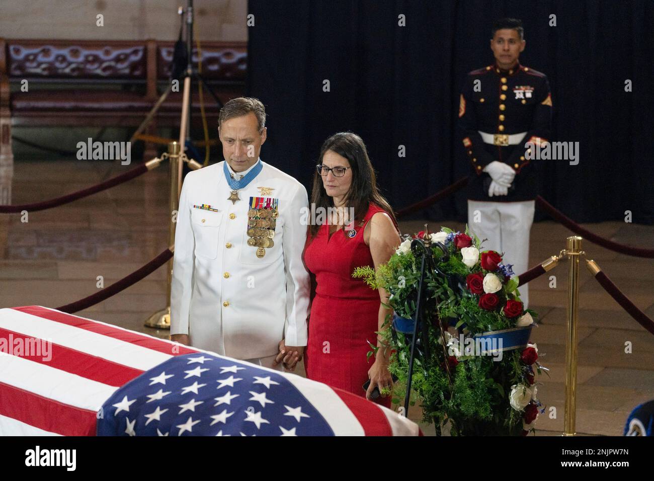 Retired Master Chief Britt Slabinski, left, a U.S. Navy Seal and Medal ...