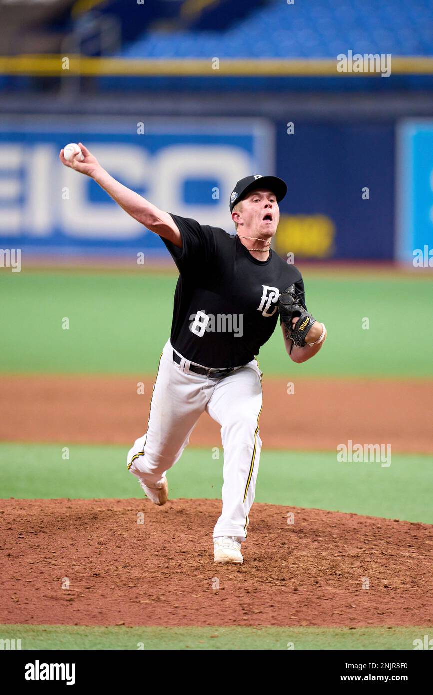 Tucker Biven (8) of New Albany Senior High School in New Albany ...