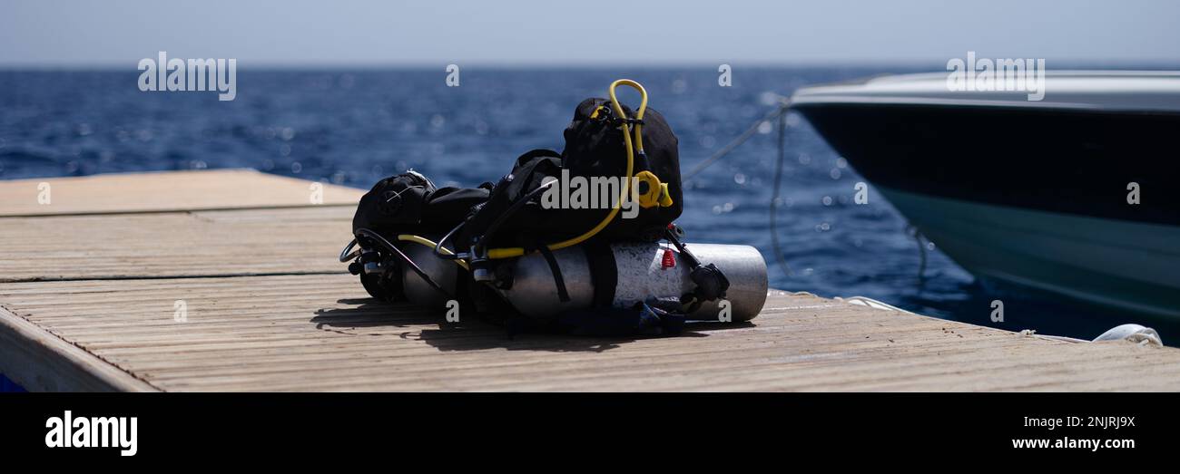 Oxygen tank with vest and diving accessories set Stock Photo - Alamy