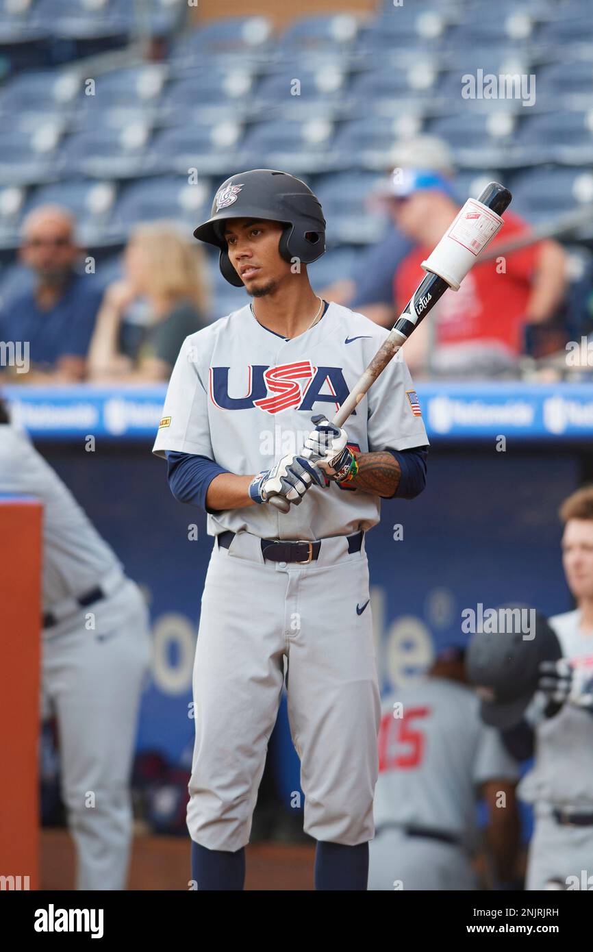 Maui Ahuna (10) (Tennessee) of Team Stripes during a game against Team ...