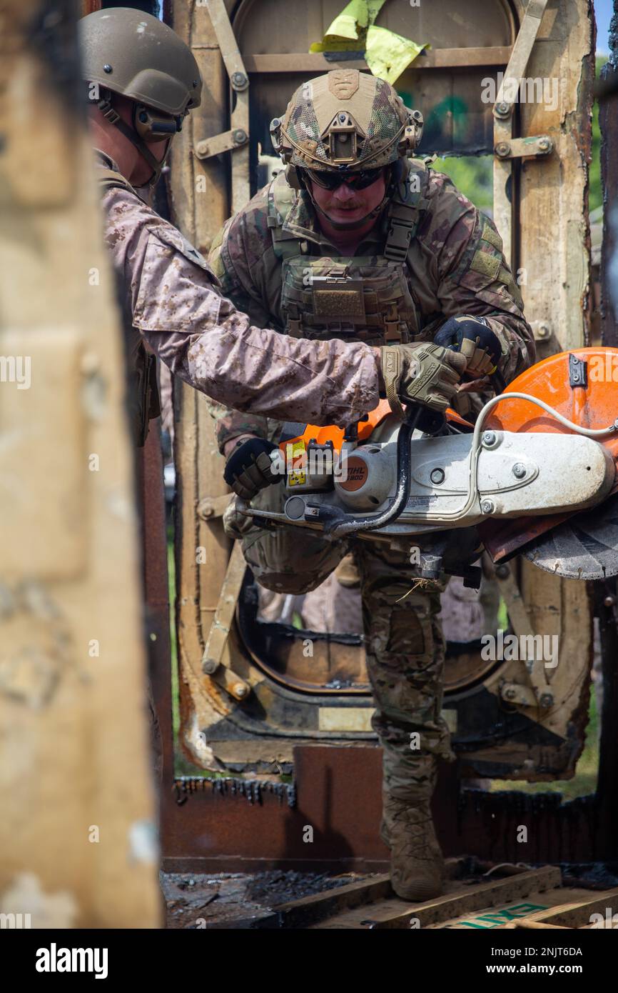 U.S. Marines and airmen attached to the Method of Entry School, Weapons ...