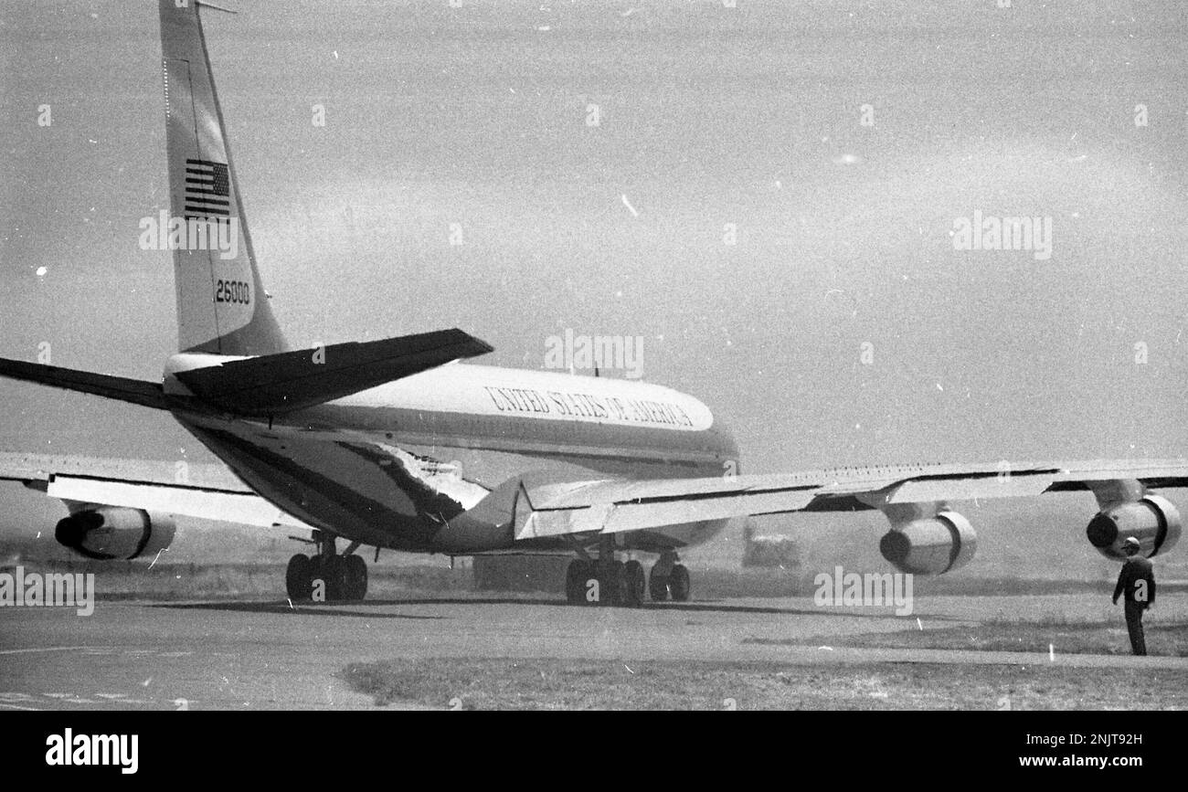 President Richard Nixon visits San Francisco and stays at the St ...