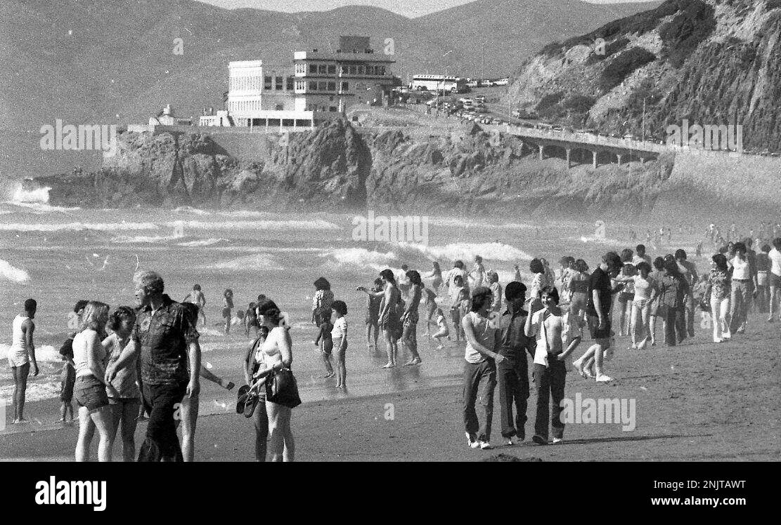 Crowds at Ocean Beach, April 9, 1978 (Stephanie Maze/San Francisco ...