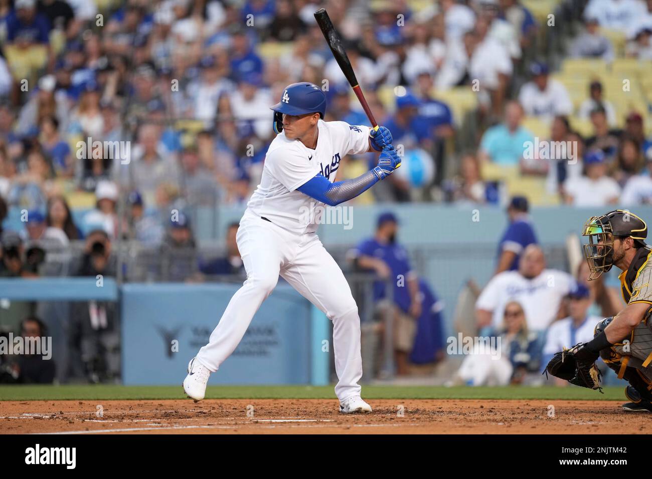 Los Angeles Dodgers third baseman Jake Lamb (18) bats against the San ...