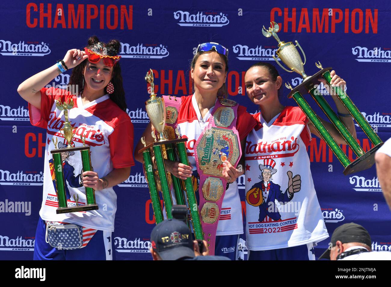 Photo by: NDZ/STAR MAX/IPx 2022 7/4/22 Top three women's finishers ...