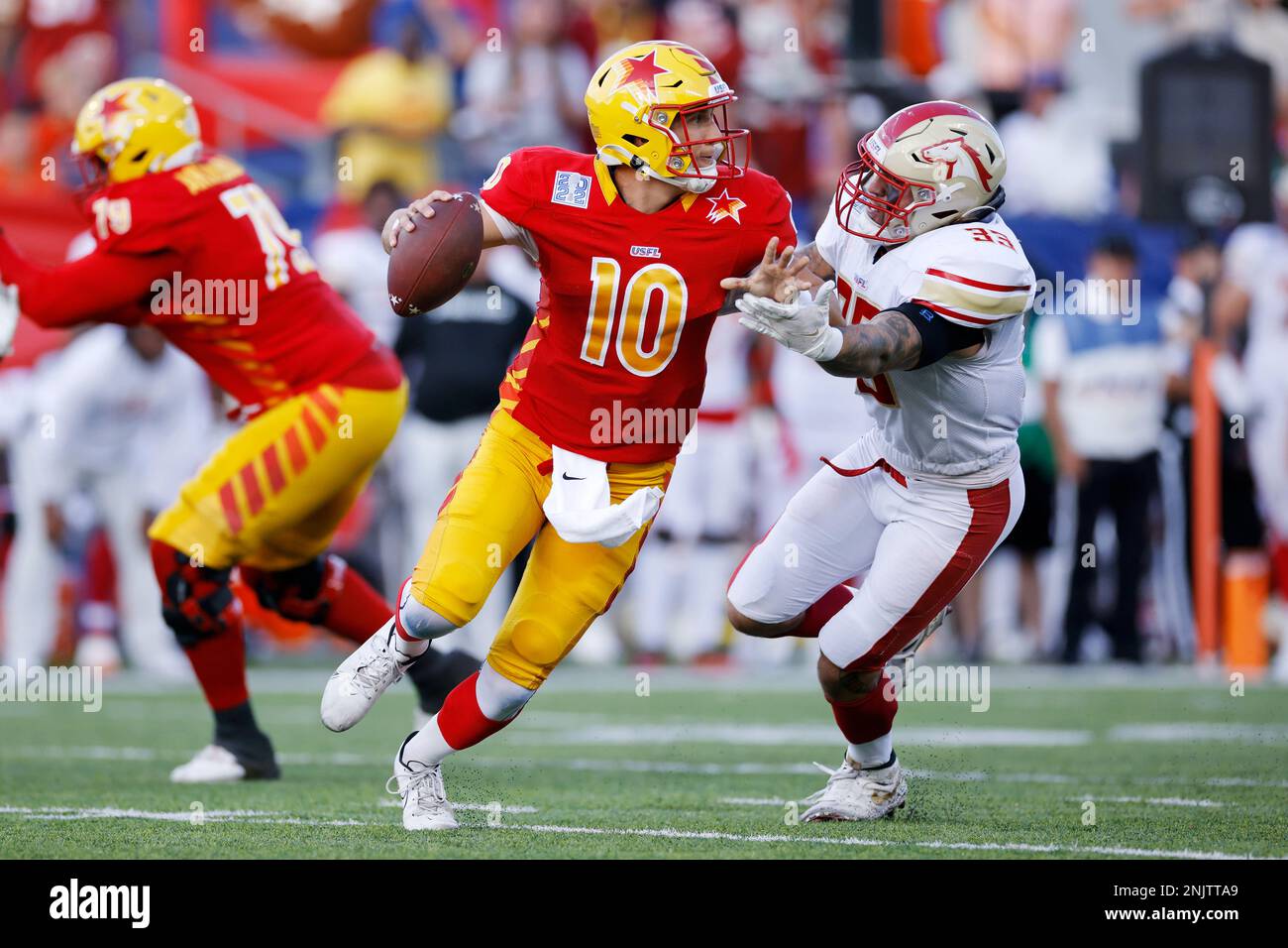 CANTON, OH - JULY 03: Philadelphia Stars quarterback Case Cookus (10 ...