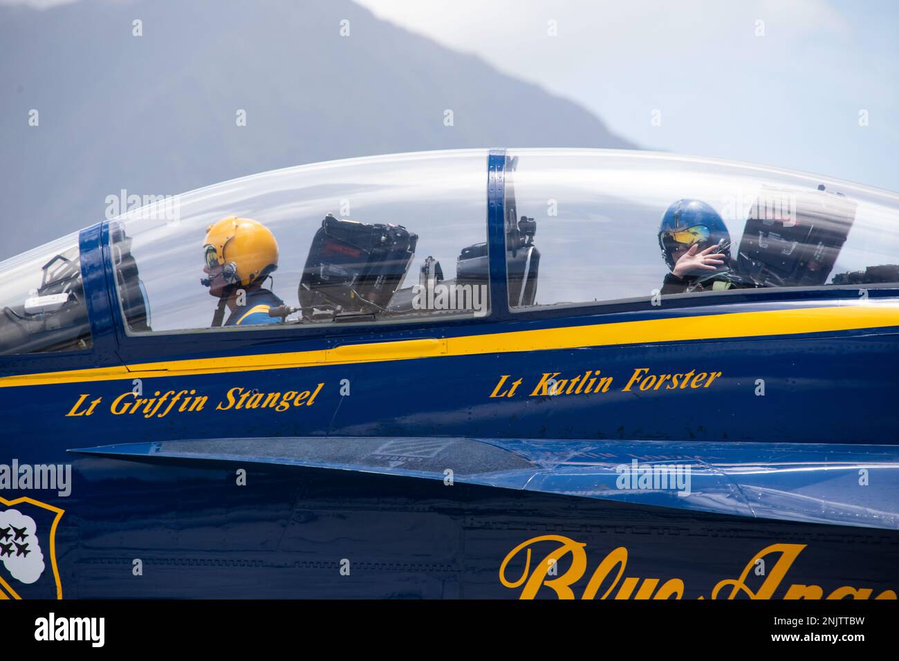 Whitney Aragaki, 2022 Hawai’i State Teacher of the Year, waves after ...