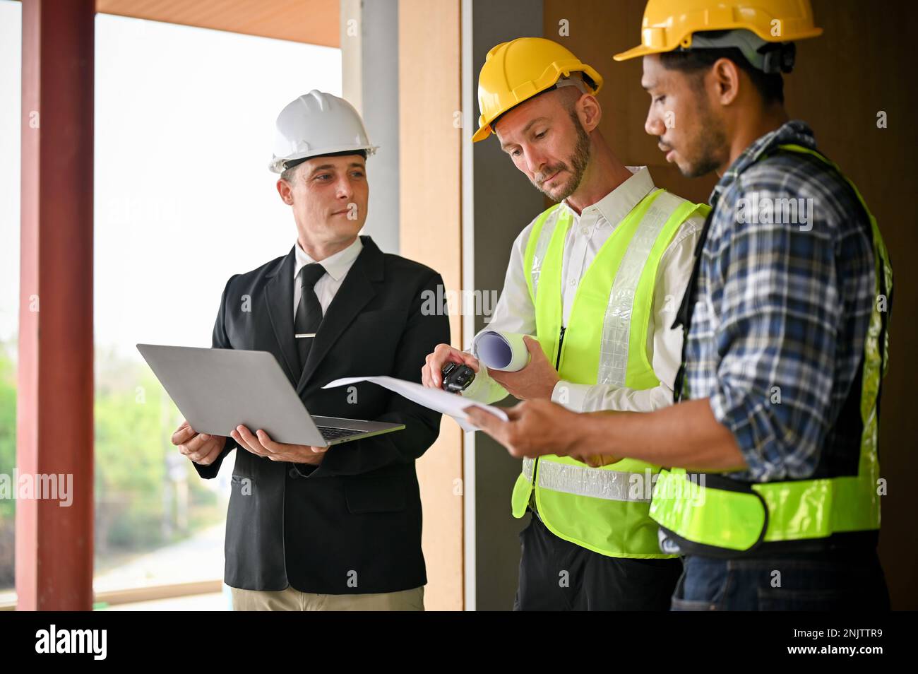 Asian construction worker hi-res stock photography and images - Alamy