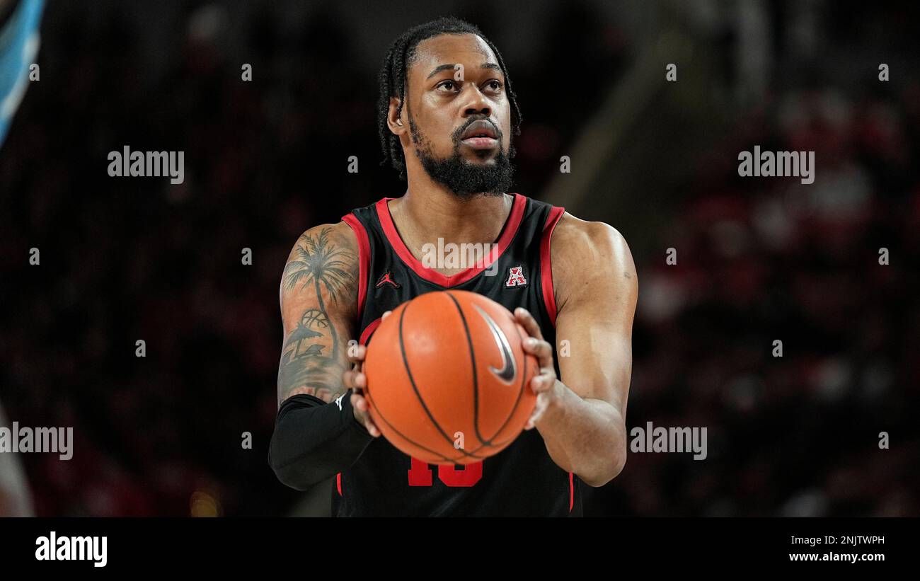 Houston forward J'Wan Roberts (13) shoots a free throw during the ...