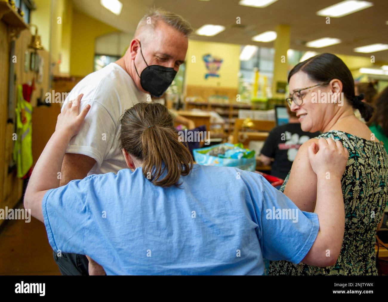 Evie Scheele, 19, of O'Hara Township, Pa.hugs Robert Hohn, 56, of North ...