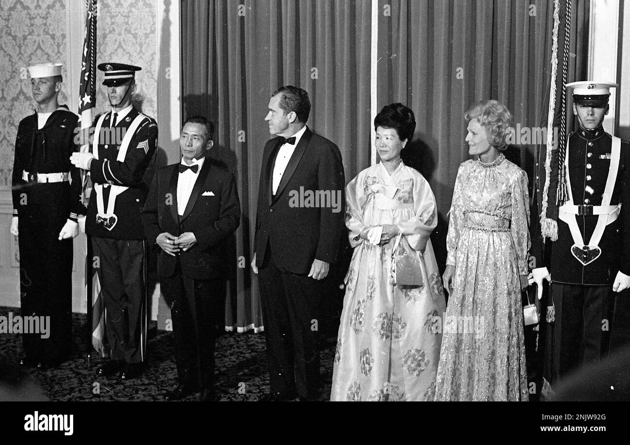 President Richard Nixon and first lady Pat Nixon with the President of ...