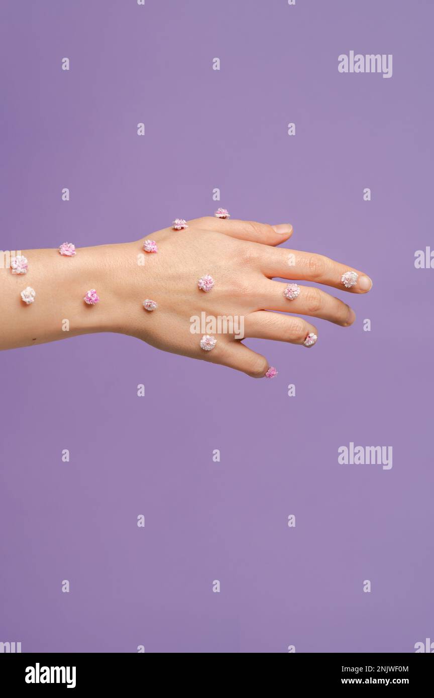 Lending hand hi-res stock photography and images - Alamy