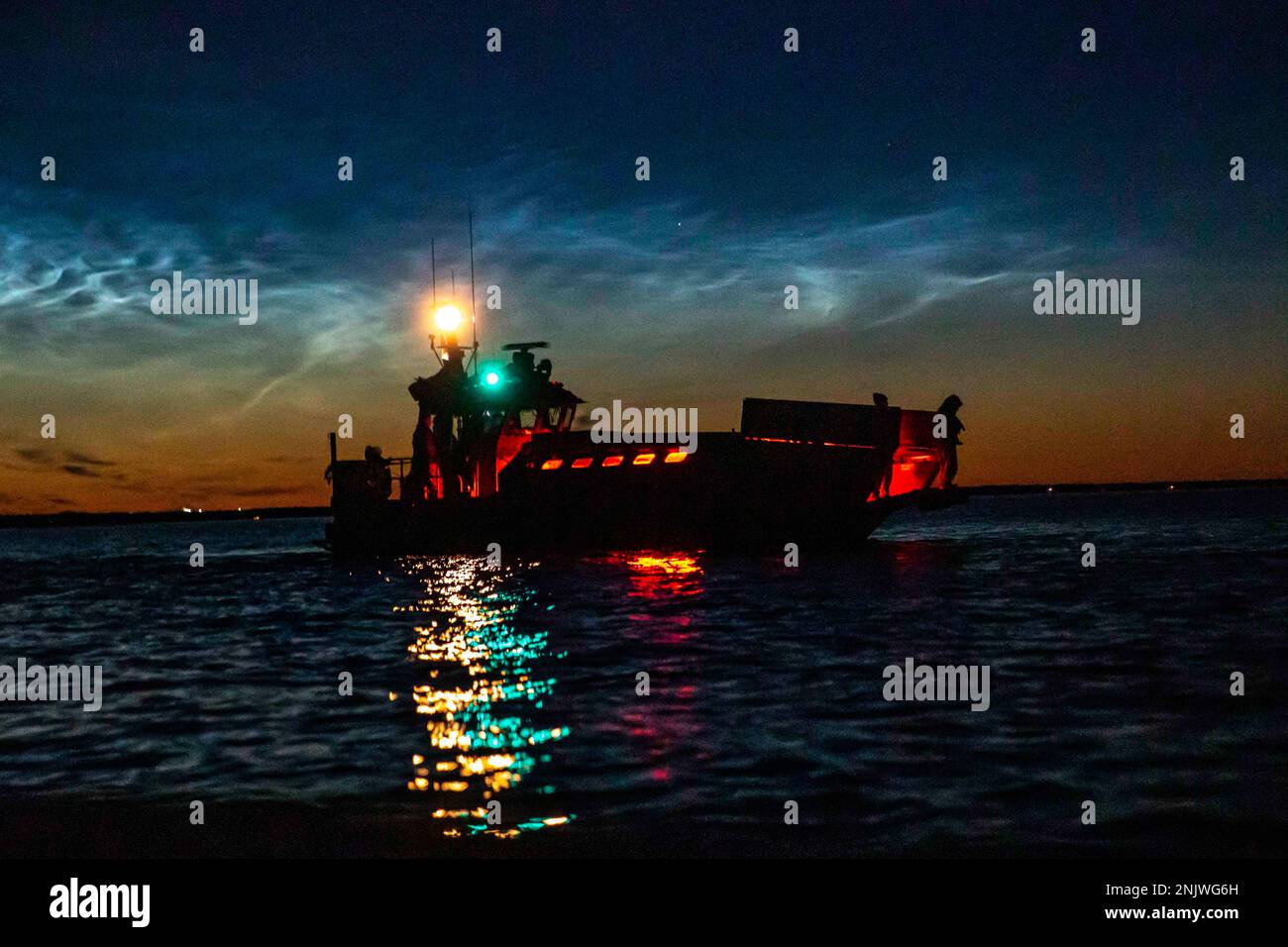 Amphibious reconnaissance class hi-res stock photography and images - Alamy