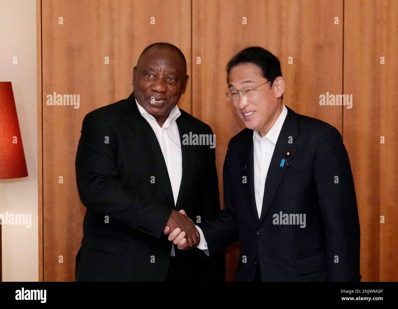 Japanese Prime Minister Fumio Kishida (R) and Matamela Cyril Ramaphosa ...