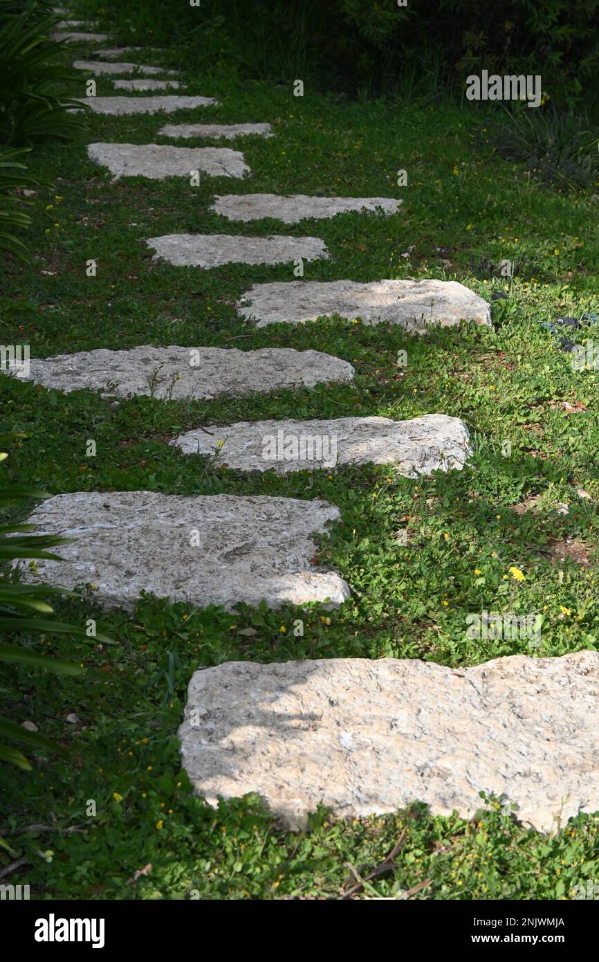Flagstone path hi-res stock photography and images - Alamy