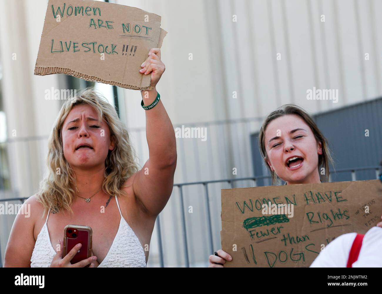 Nicole Ingraham and Hanna Carr shout for abortion rights at the ...