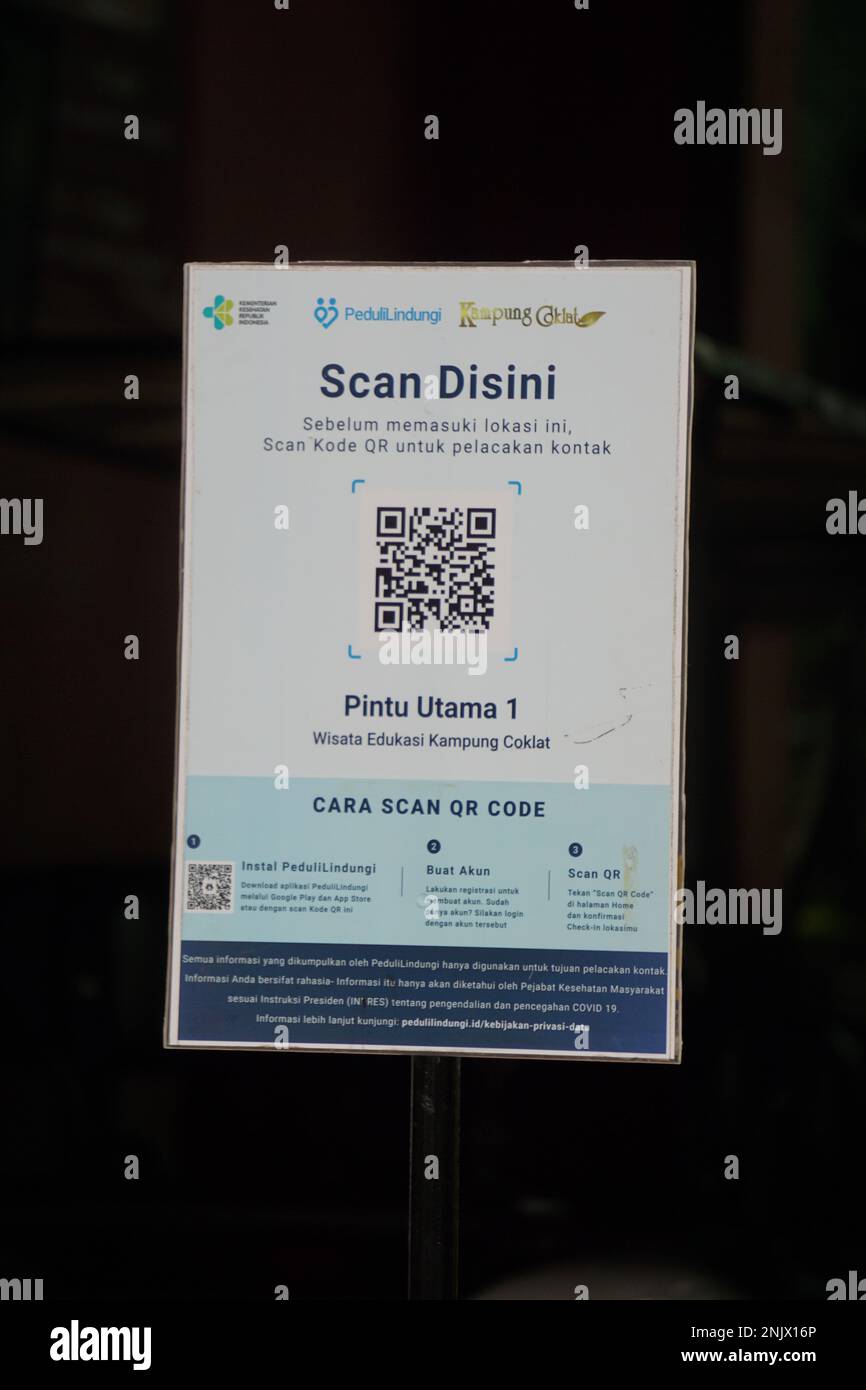 Vaccine scan QR code for visitor Stock Photo - Alamy