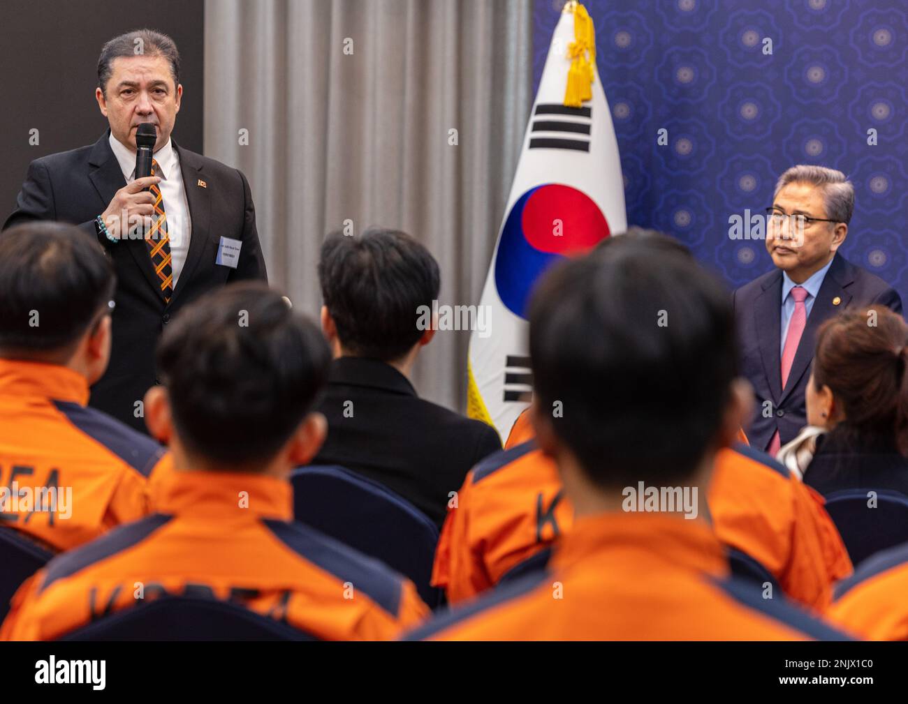 Meeting with S. Korea's relief team to Turkey Turkish Ambassador to ...