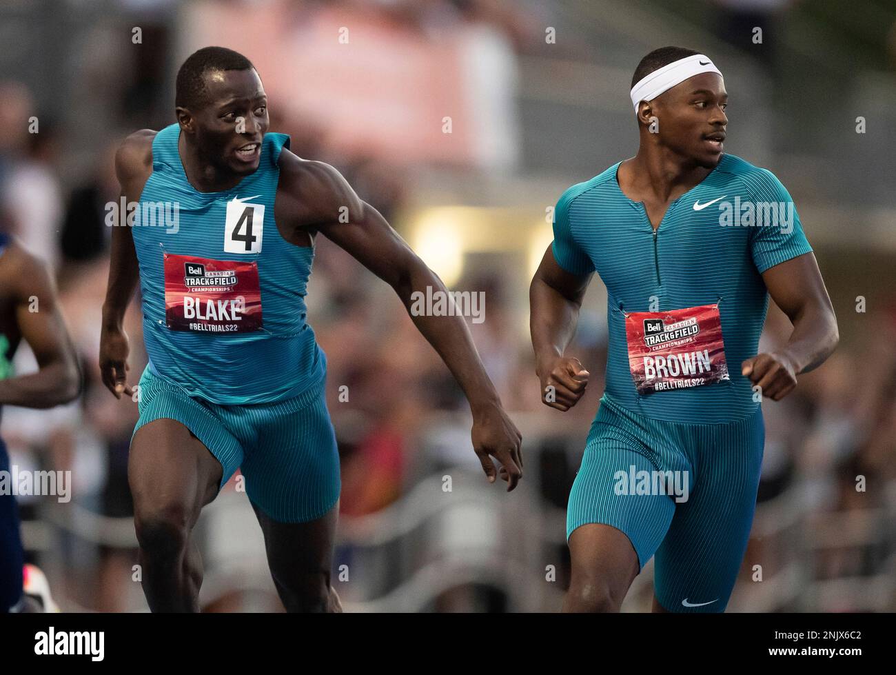 Aaron Brown, right, and Jerome Blake look at the clock after Brown ...