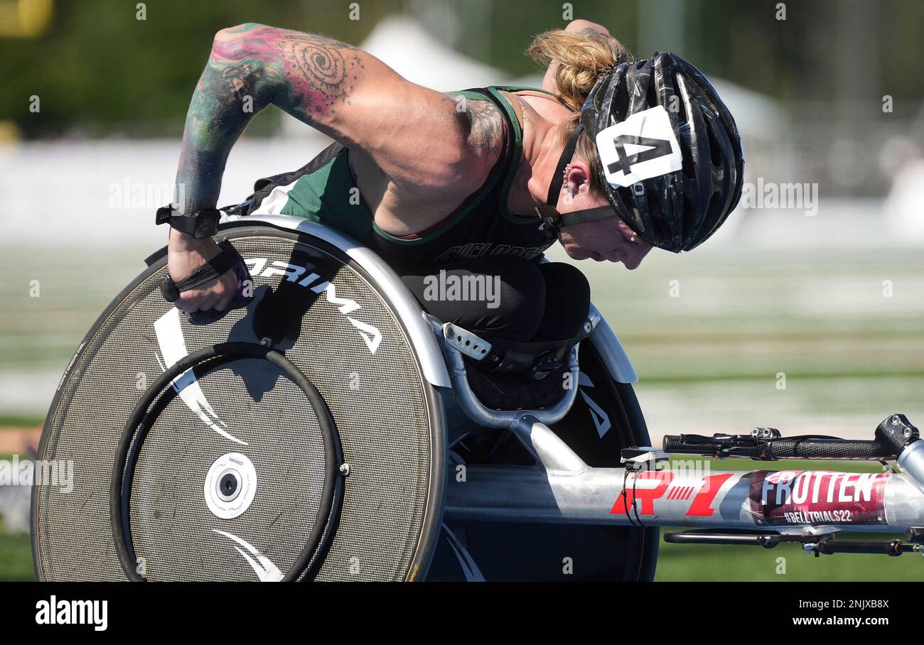 Jessica Frotten races to a win in the 1,500-meter para wheelchair final ...