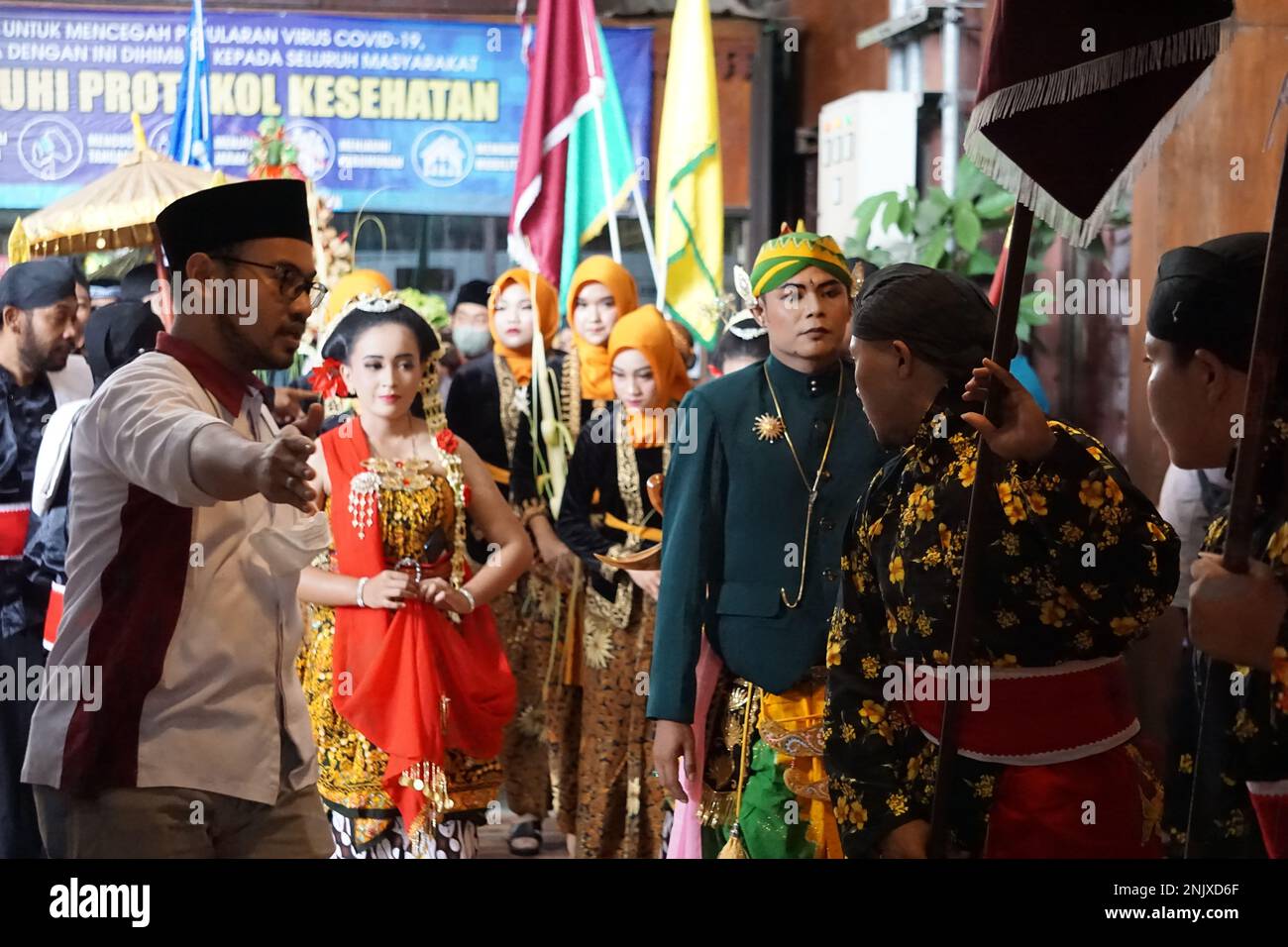 Tumpeng ketupat hi-res stock photography and images - Alamy