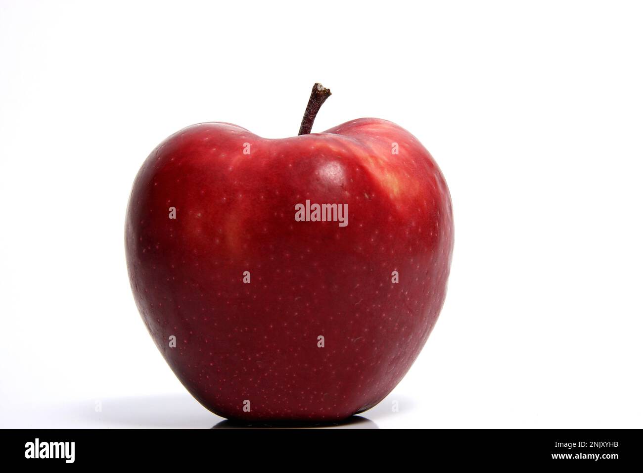 apple (Malus domestica), red apple, cutout Stock Photo - Alamy