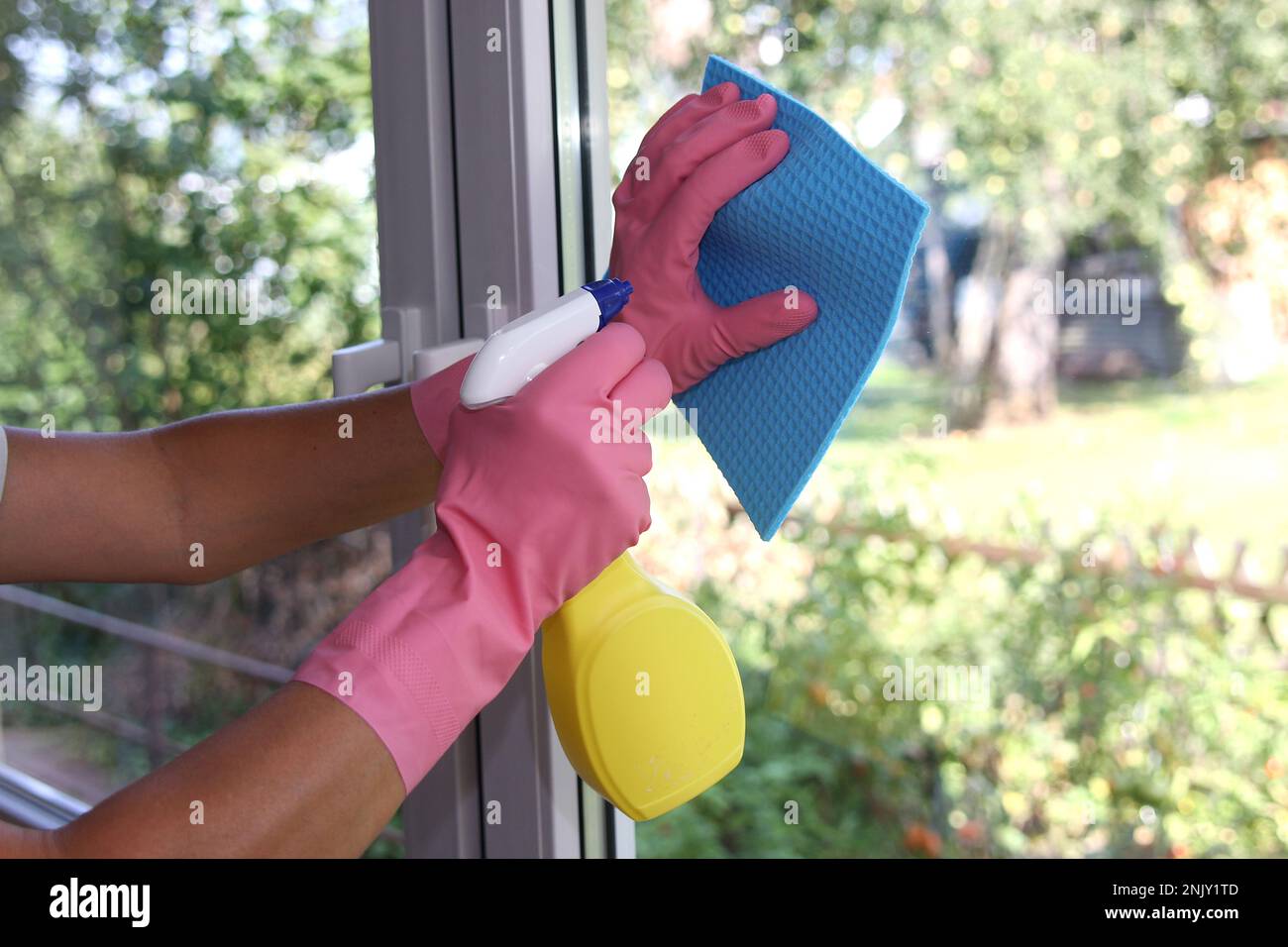 woman cleaning windows Stock Photo - Alamy